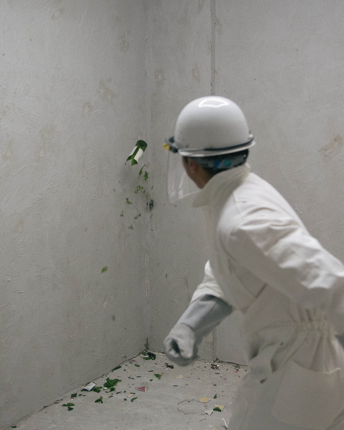 A Smashing Good Time at The Fragment Room - Men's Folio