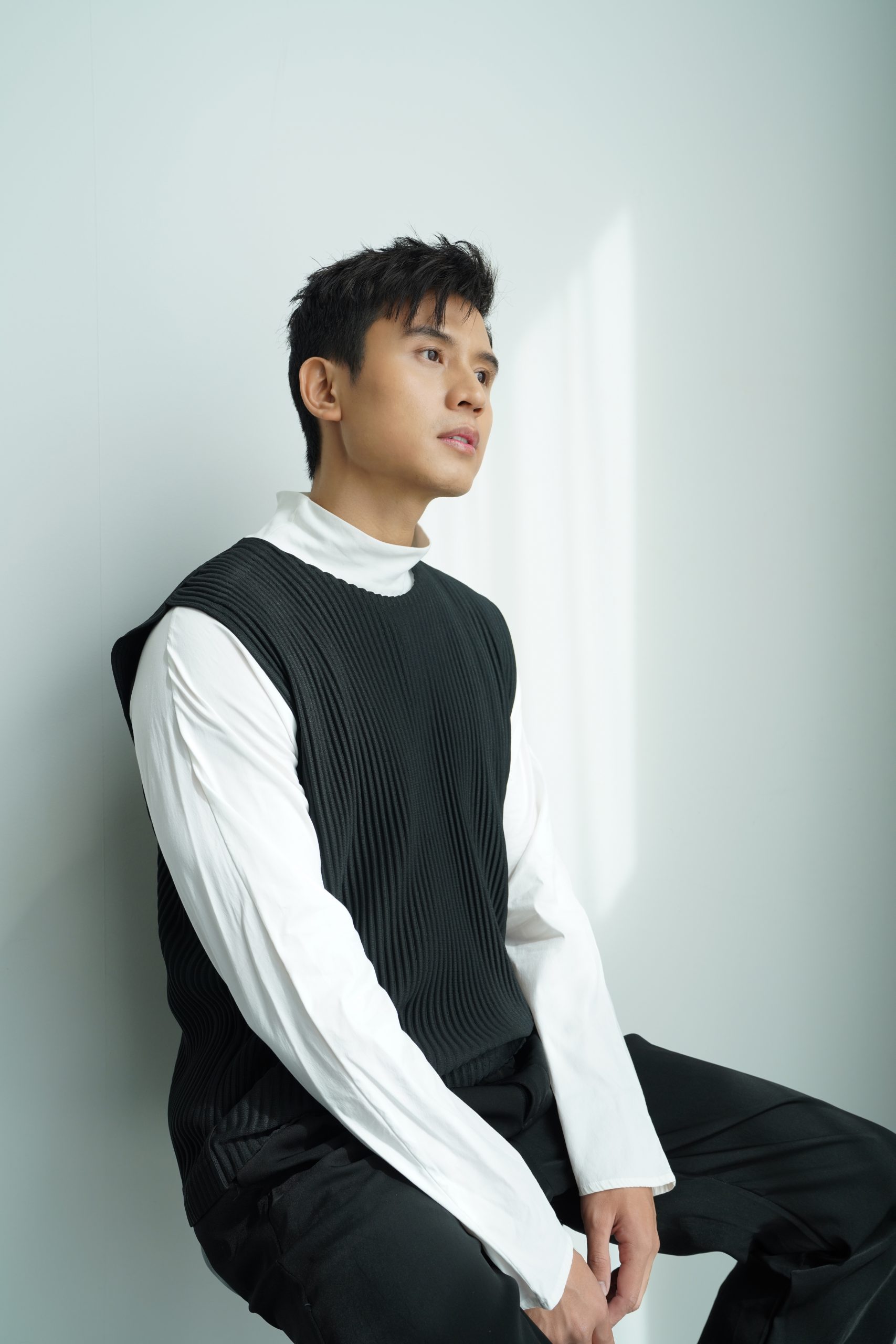 Benjamin Josiah Tan Hosts a Good Time At the Asian TV Awards - Men's Folio