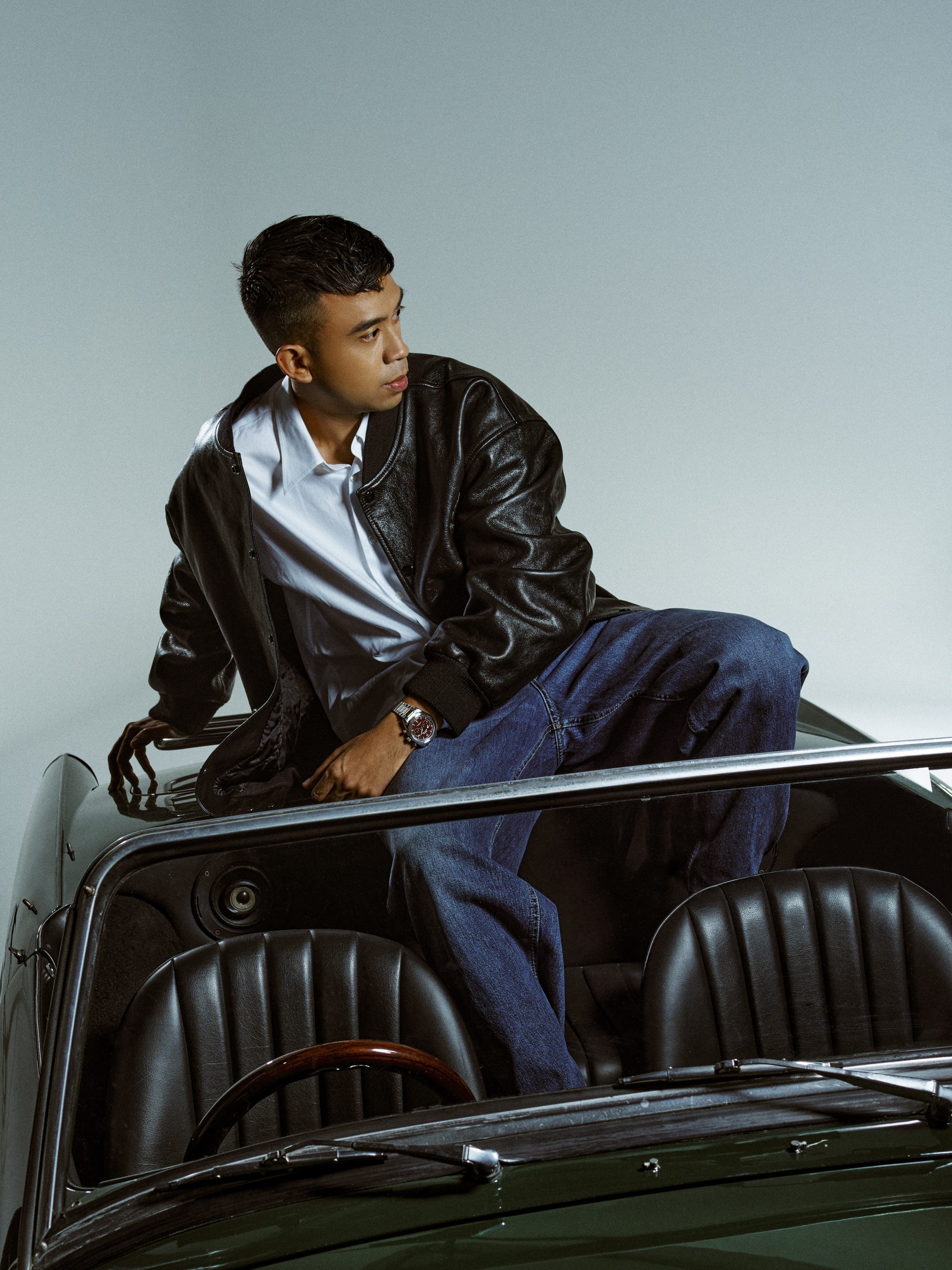 The Class of '57 Strap On the Iconic Omega Speedmaster '57 - Men's Folio