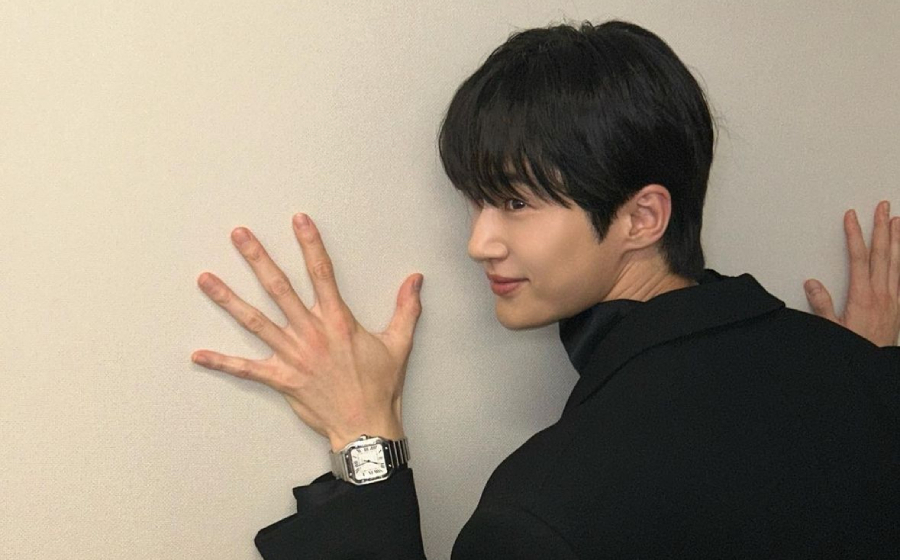 Byeon Woo Seok’s Time-Traveling Watches - Men's Folio